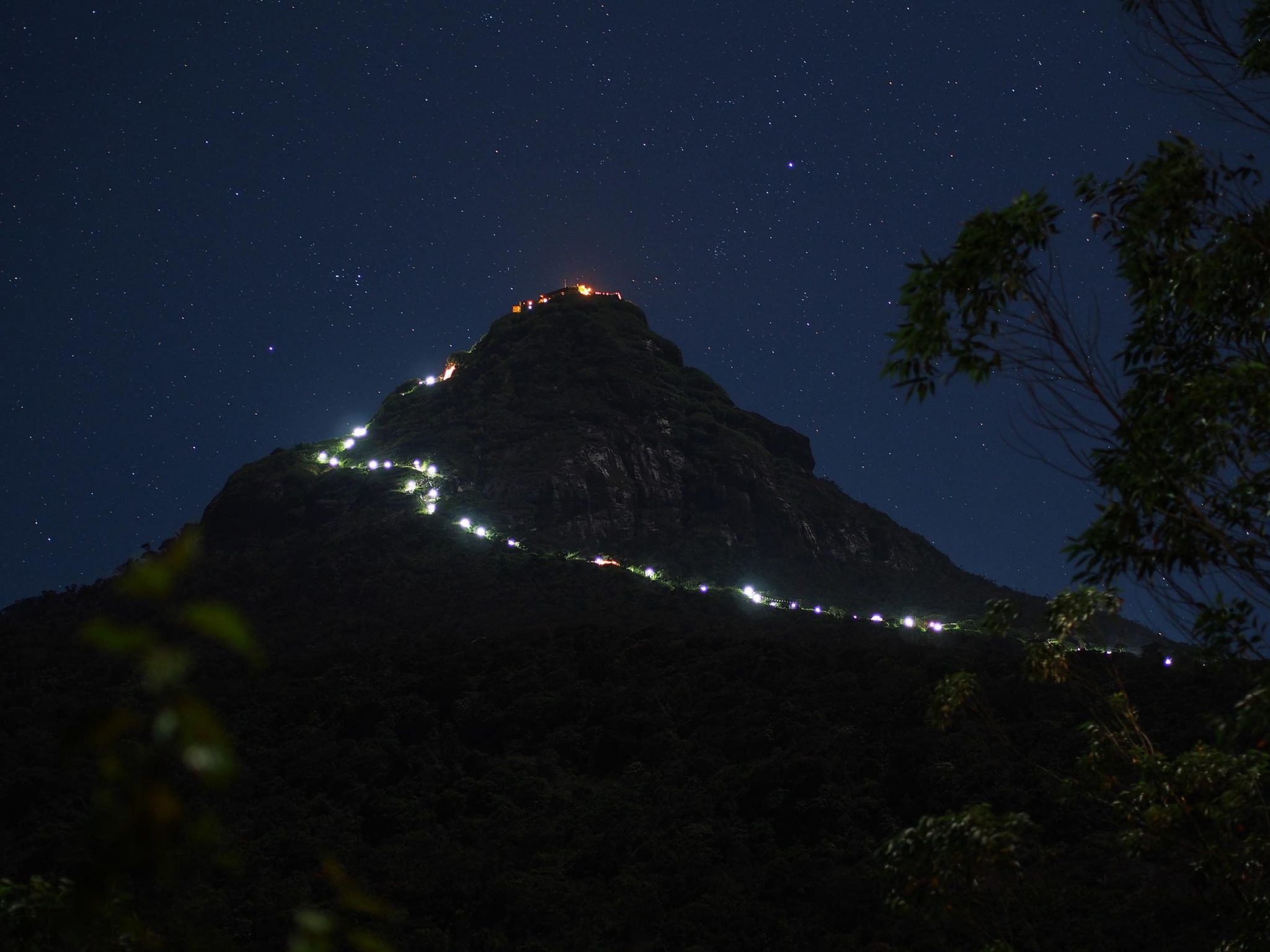 Cómo llegar a Adam's Peak y la huella más famosa del mundo